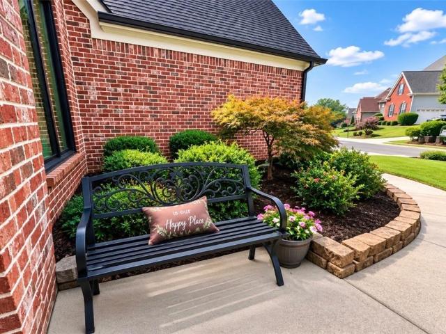 1265 Lamont Circle
