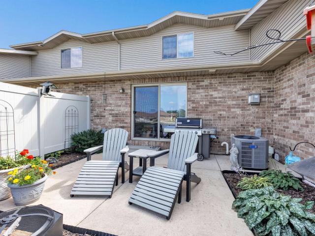 1265 pond view circle