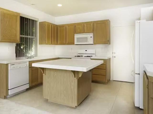 12666 Antigua Ct Houses in Lynwood, CA