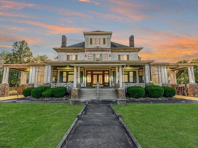 1266 National Pike Rd, Hopwood, PA 15445
