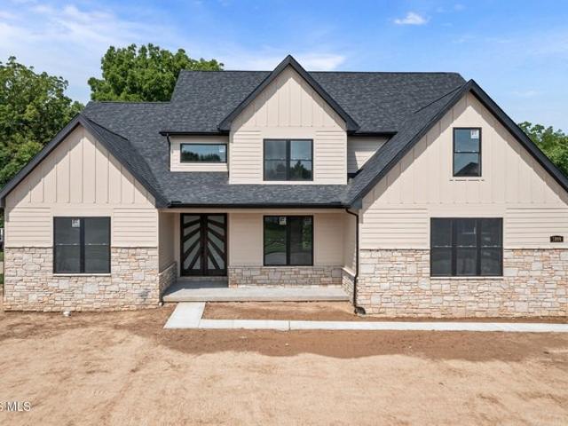 1266 Brookwoode Rd, Perrysburg, OH 43551