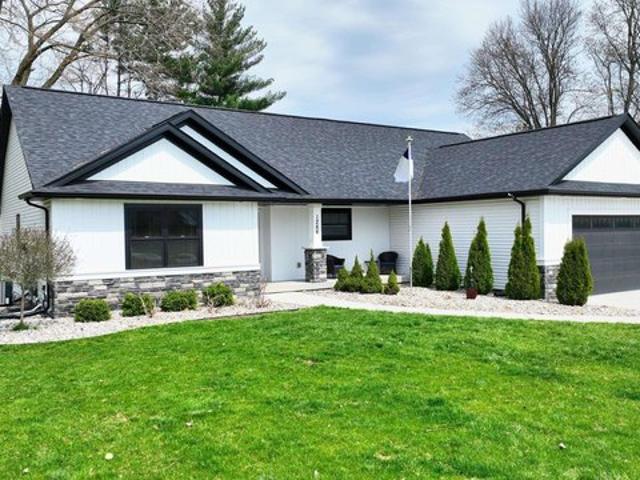 1266 Freeland Rd, Bay City, MI 48706