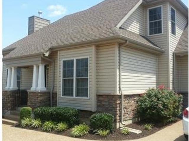 1266 Harmony Lake Dr, Cottleville, MO 63376