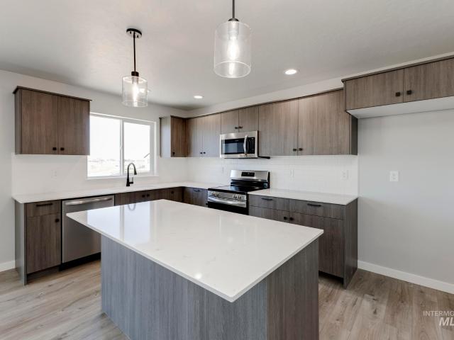 1266 W Pack River Dr