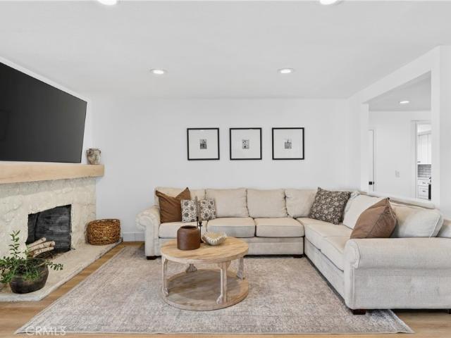 12671 Hollyglen