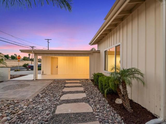 12674 Metate Ln