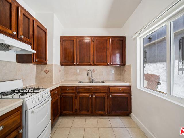 1267 Vin Scully Avenue 5