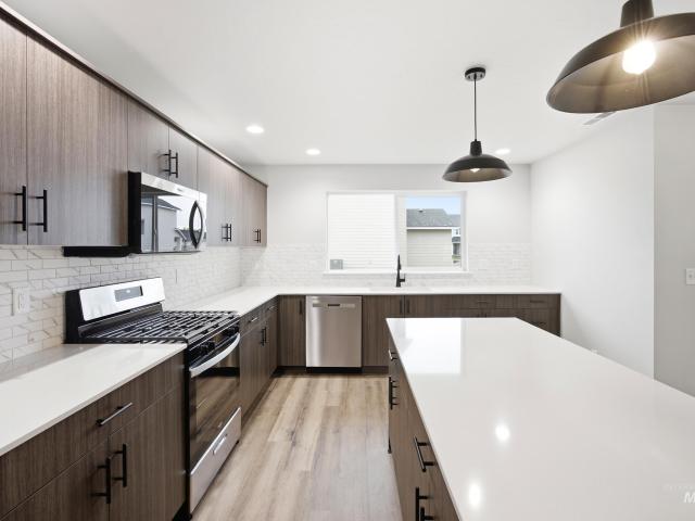 12682 Kinsella St