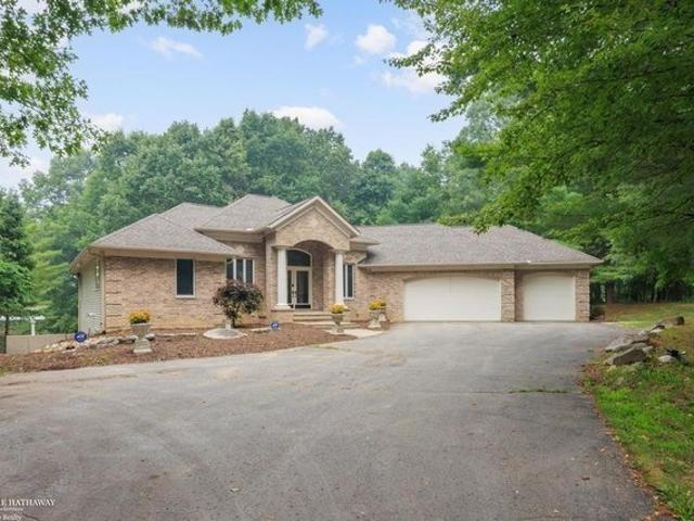1268 Hidden View Dr, Lapeer, MI 48446