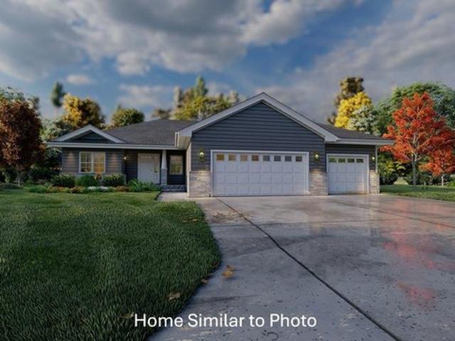 1268 Putnam Dr, Pulaski, WI 54162
