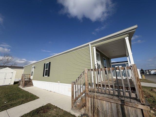 1269 Chalet St, Newport, MI 48166