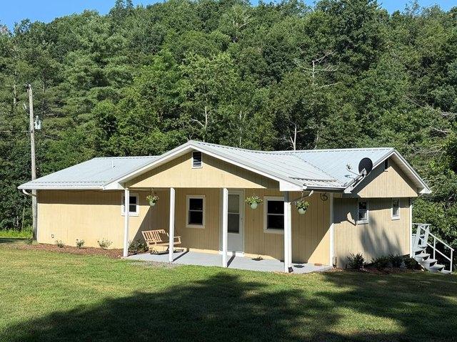 1269 Crownridge Rd, Galax, VA 24333