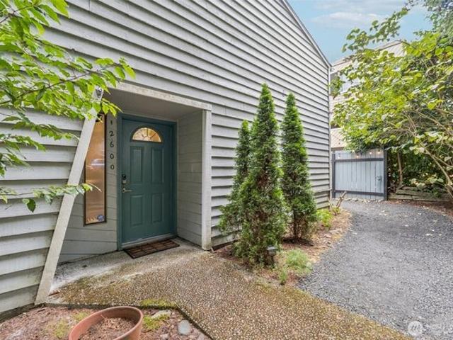 12600 SE 42nd St Unit 600, Bellevue, WA 98006
