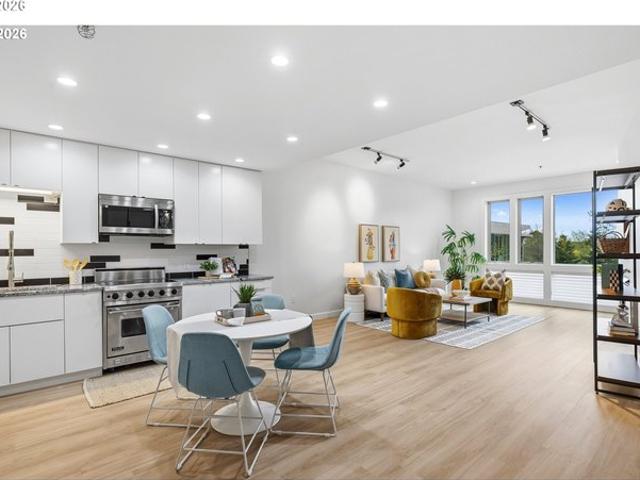 12600 SW Crescent St Unit 206, Beaverton, OR 97005