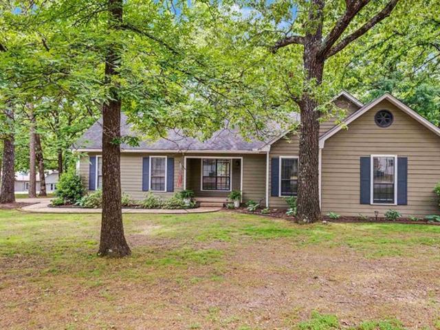 12601 Timber Bend Dr, Little Rock, AR 72211