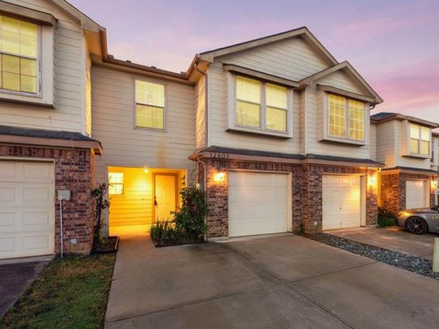 12607 Oceanside Dr, Fort Worth, TX 76040