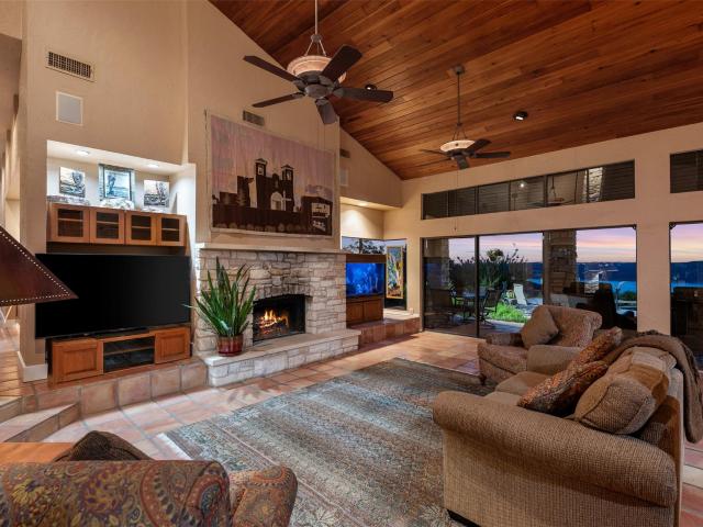 12609 Lyndon Dr