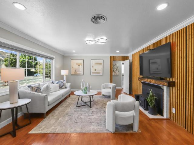 1260 Meadow Lane