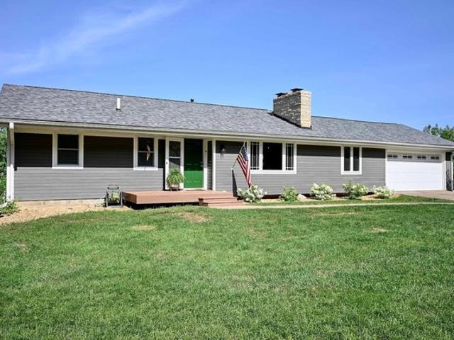 1260 Wincrest Dr, Winona, MN 55987