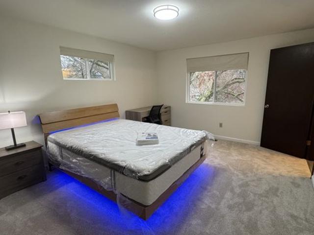 12610 SE 27th St, Bellevue, WA 98005
