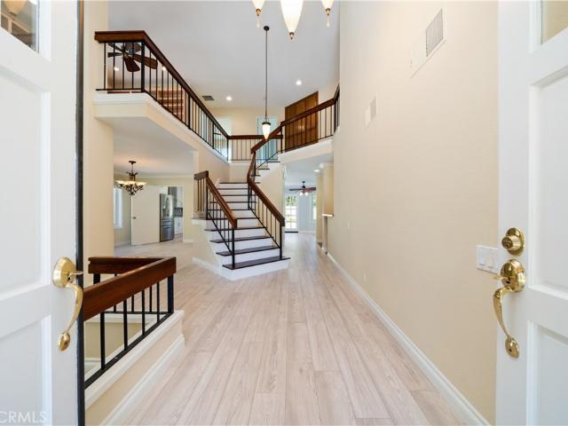 12611 Hillside