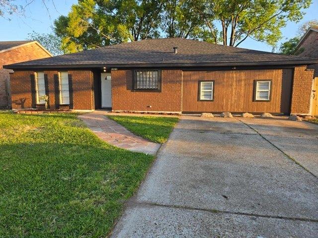 12614 Drifting Winds Dr, Houston, TX 77044