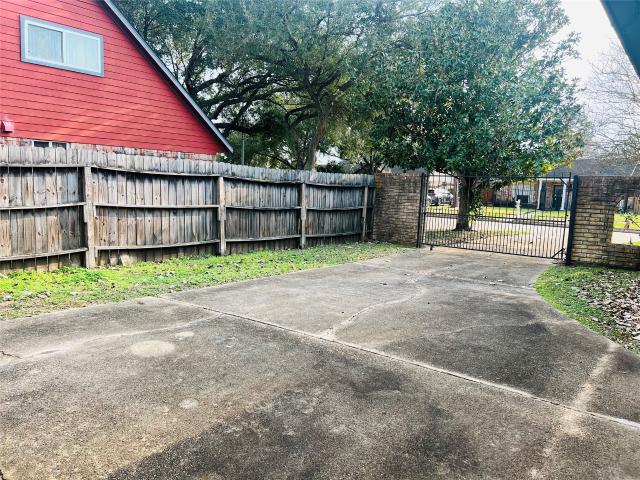 12614 Hunting Briar Dr, Houston, TX 77099 | MLS #68615