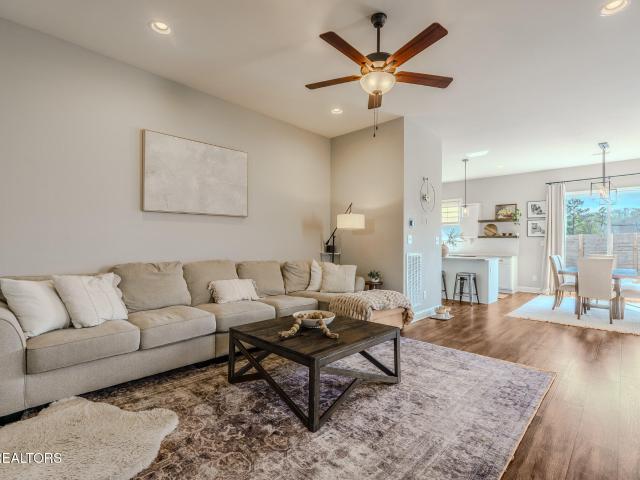 12615 Midland Pass St