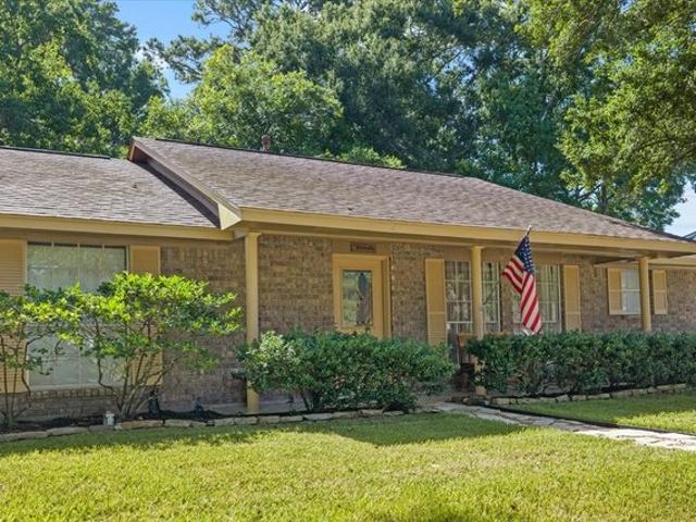 12615 Old River Dr, Mont Belvieu, TX 77523