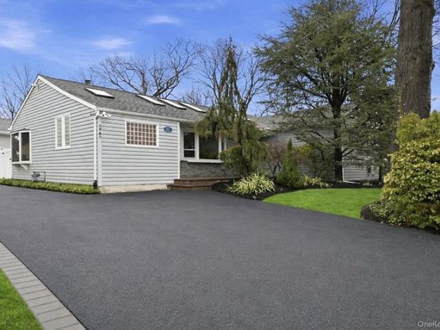 1261 Meadowbrook Rd, Merrick, NY 11566