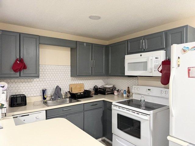 1261 Church St Apt 13, New Bedford, MA 02745