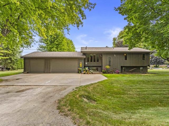 1261 Gavin Rd, Neenah, WI 54956