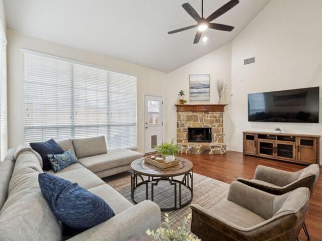 1261 Golf Club Dr, Lantana, TX 76226