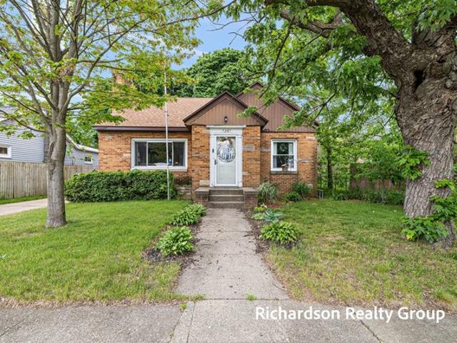 1261 Graf St, Muskegon, MI 49442