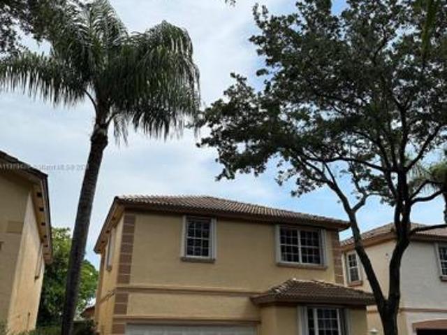 1261 Hayes St, Hollywood, FL 33019