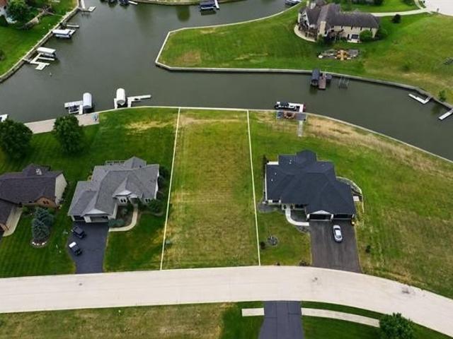 1261 Summerland Ky, Machesney Park, IL 61103