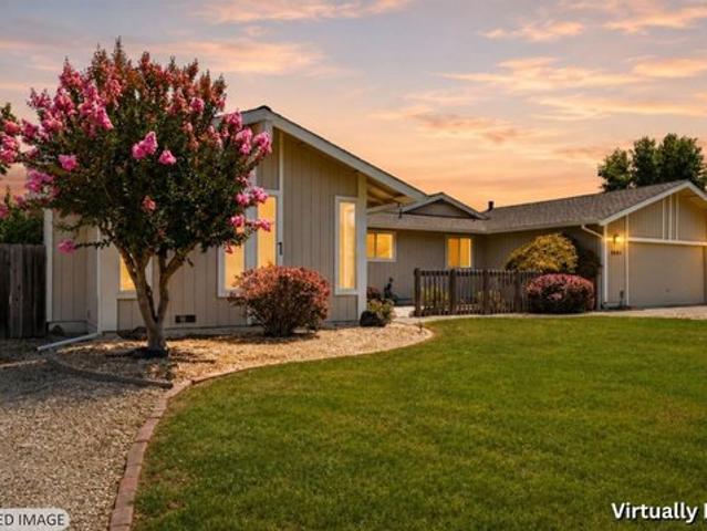 1261 Sweetbriar Dr, Napa, CA 94558