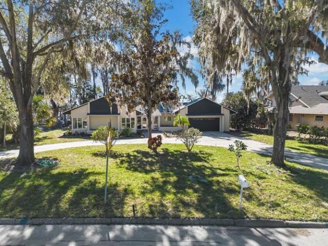 1261 W Lakeshore Dr, Clermont, FL 34711