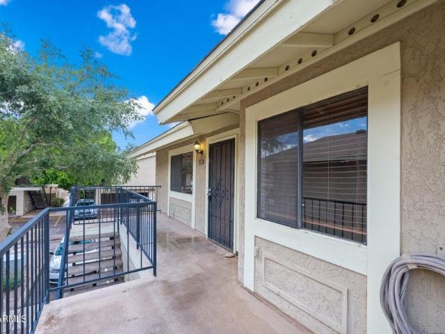 1262 N 84th Place