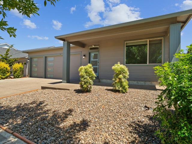 1262 daylily st