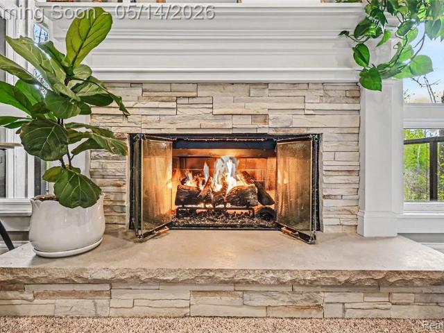 1263 Victoria Lane