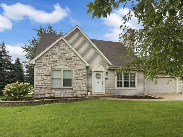 126 13th Ave, Union Grove, WI 53182