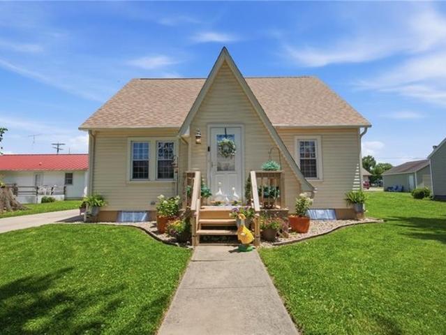 126 2nd St, Cowden, IL 62422