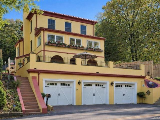 126 Cove Rd, Oyster Bay Cove, NY 11771
