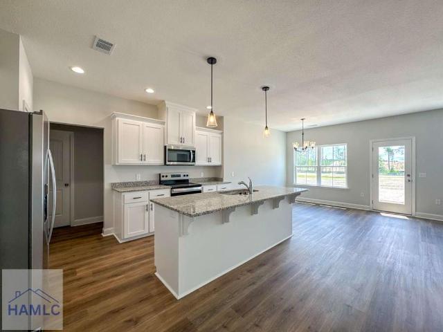 126 Calhoun Way NE