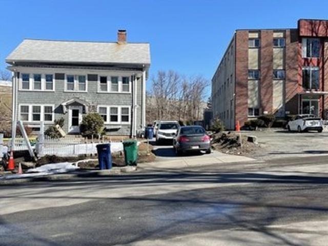 126 Charles St, Newton, MA 02466