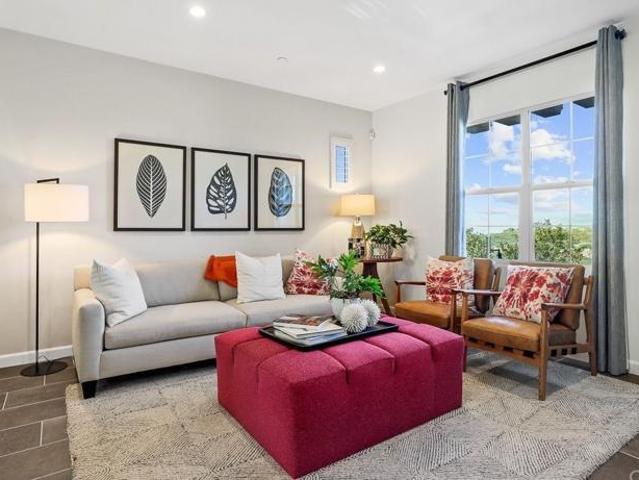 126 Cleverwind Irvine, CA 92618