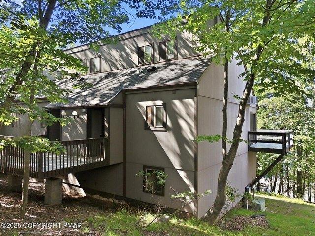 126 Cross Country Ln, Tannersville, PA 18372
