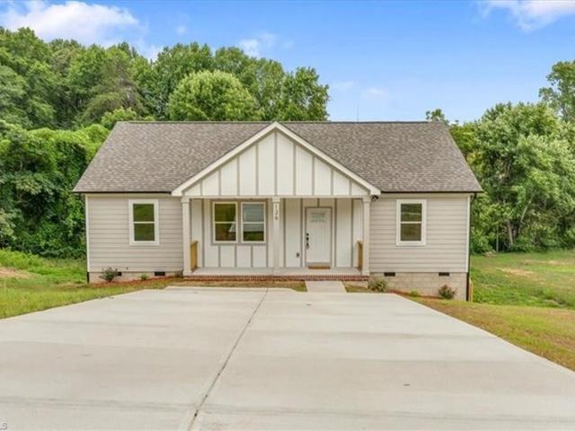 126 Aspen St, Yadkinville, NC 27055