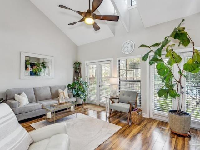 126 Bay Bridge Dr, Gulf Breeze, FL 32561